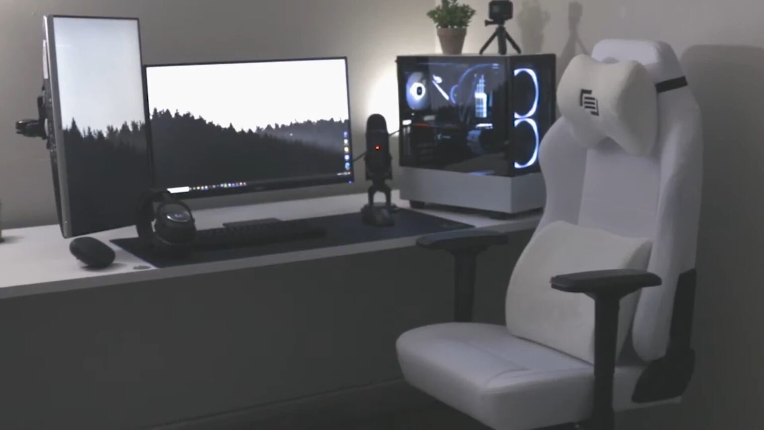 34 Unique Black And White Gaming Setup Ideas With Accessories In 2024 ...