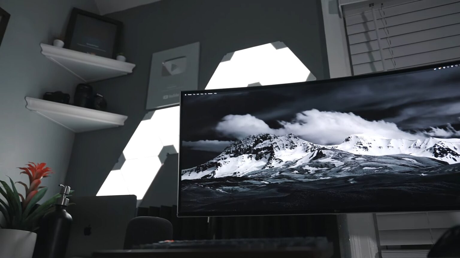 34 Unique Black And White Gaming Setup Ideas With Accessories In 2024 ...